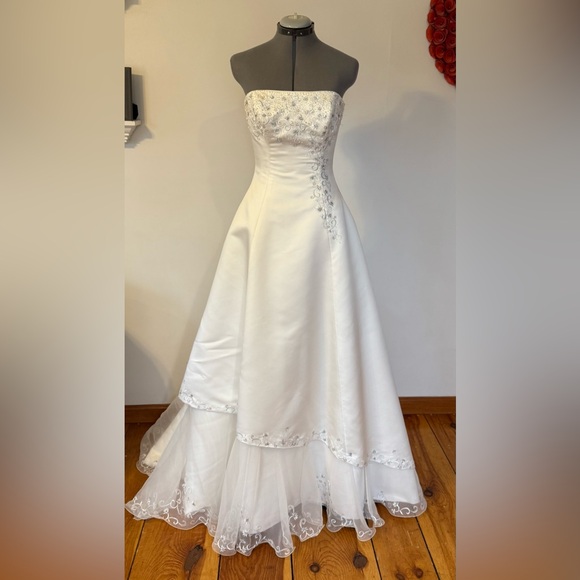 Maggie Sottero | Dresses | Maggie Sottero White Strapless Aline Wedding ...
